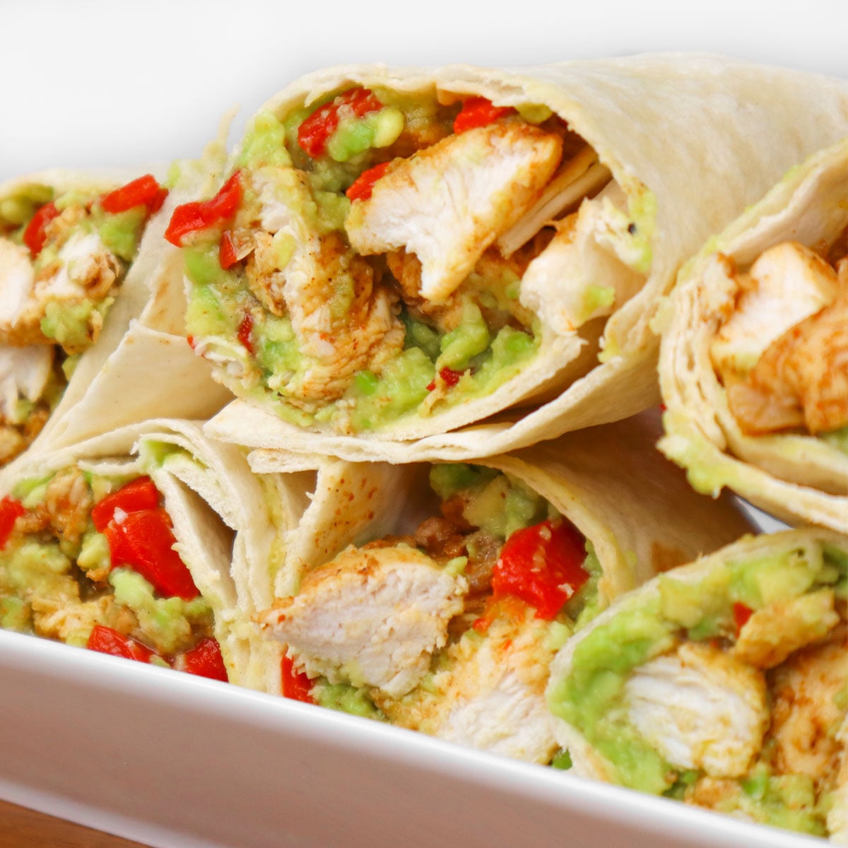 Wrap de pollo picante y aguacate: dale sabor a tu almuerzo