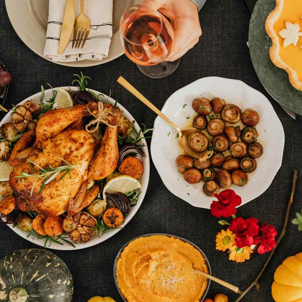 Thanksgiving Checklist and Hosting Guide + Free Printables